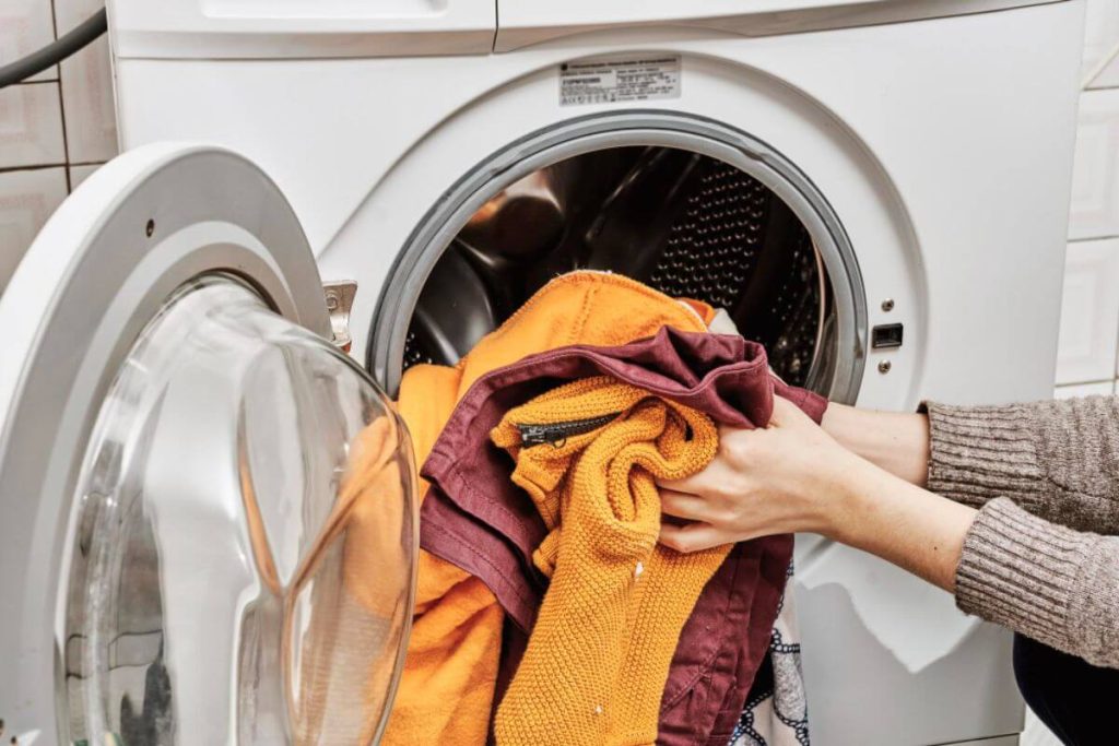 5 Tips To Avoid Wear and Tear When Washing Shirts